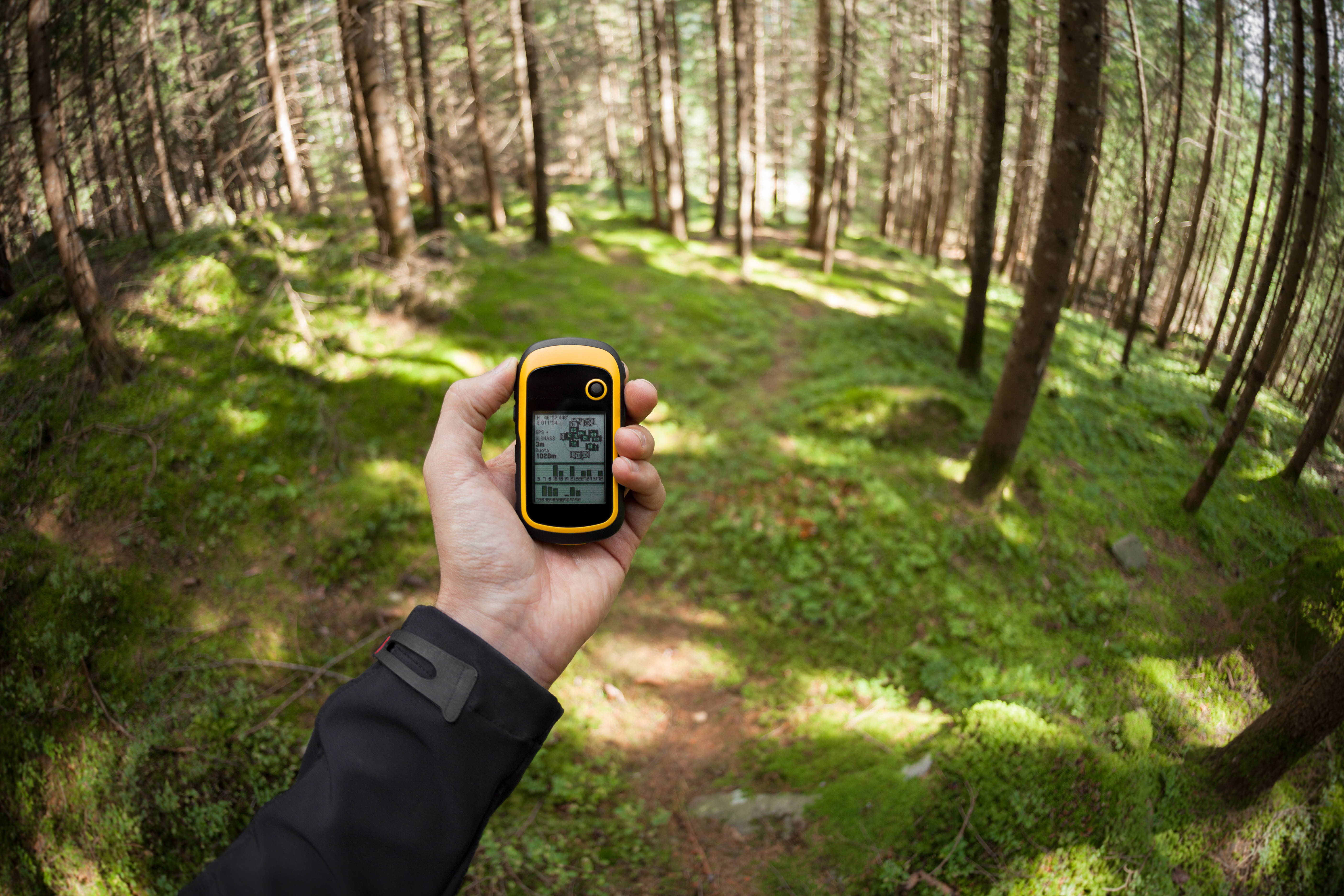 Best Waterproof Handheld GPS - Under $400 | requiremints.com